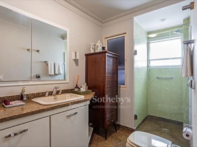 Apartamento reformado próximo ao Parque Ibirapuera no Jardim Paulista