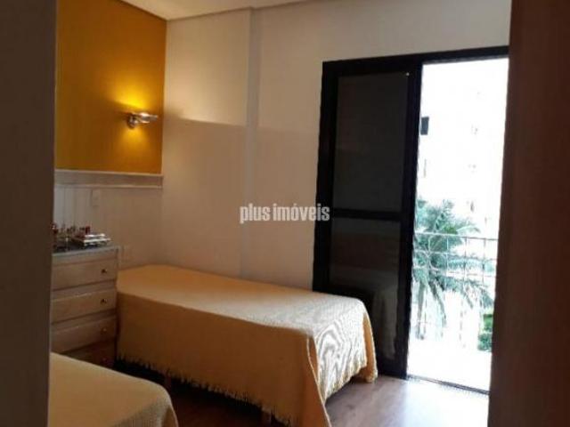Apartamento reformado! Próximo ao Metrô!