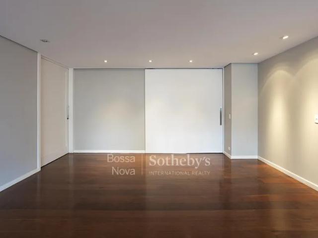 Apartamento reformado próximo ao Parque do Povo