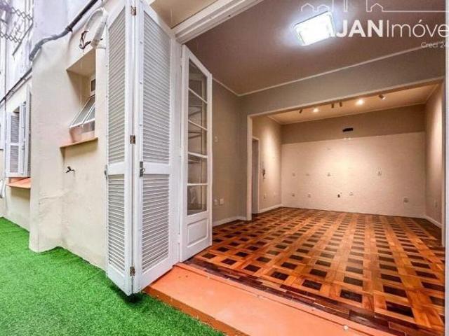 Apartamento Reformado, tipo Garden, com 01 dormitório no bairro Bom FIm