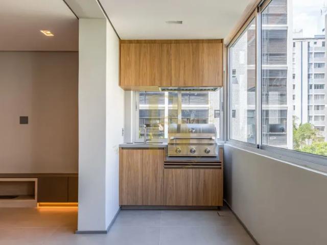 Apartamento reformado á venda de 185m² privativos, com 03 dormitórios no Itaim Bibi