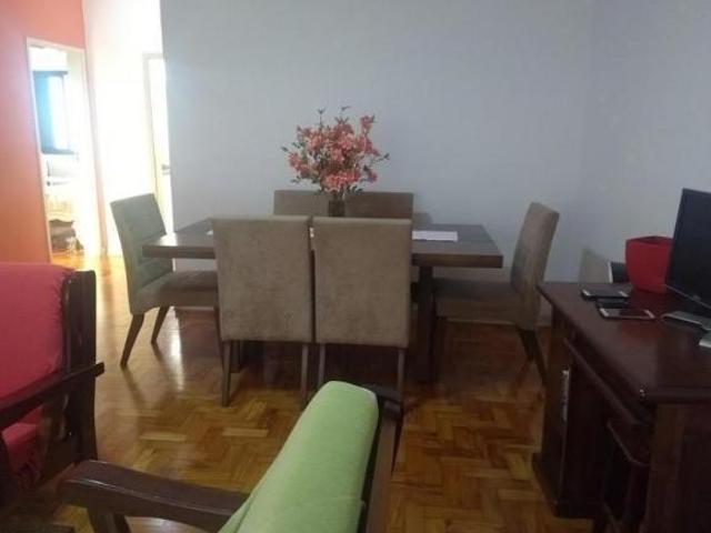 Apartamento repleto de armarios na cozinha,area de serviço e nos dormitorios, mercados,farmacias,2 f