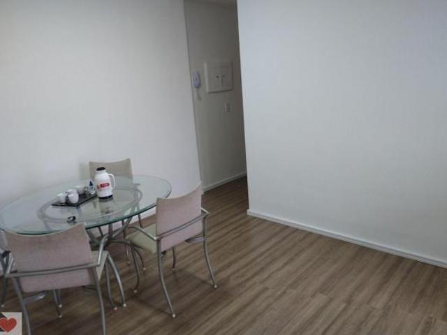 APARTAMENTO REPLETO DE ARMÁRIOS, PRÓXIMO A VILA MASCOTE !
