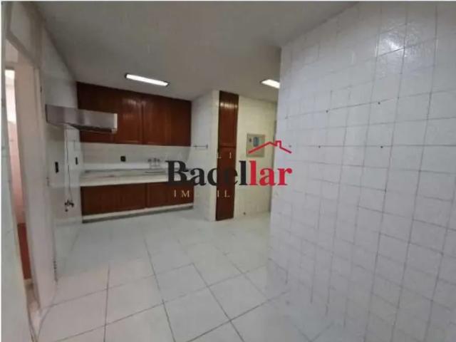 Apartamento: / Residencial / Tijuca