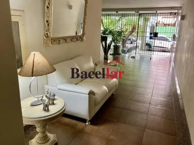 Apartamento: / Residencial / Vila Isabel