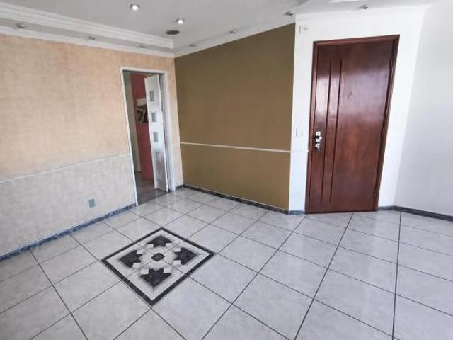 Apartamento residencial à venda, bem localizado, fica próximo de dois mercados Hirota e Pão de aç