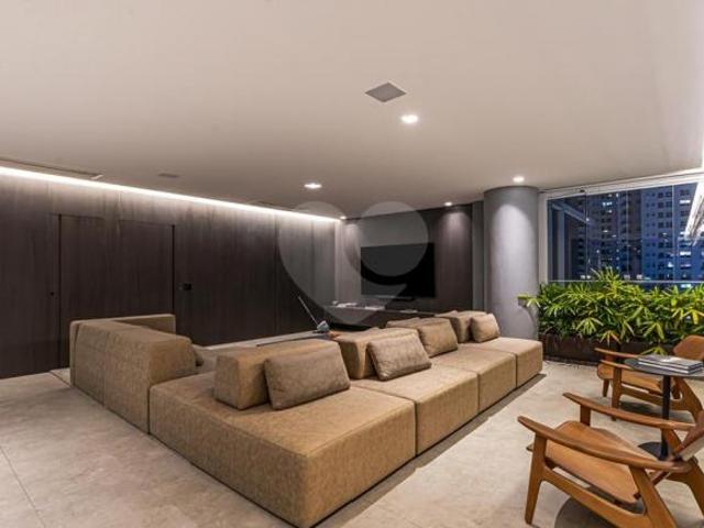 Apartamento Residencial a venda em MOEMA com 227m²!