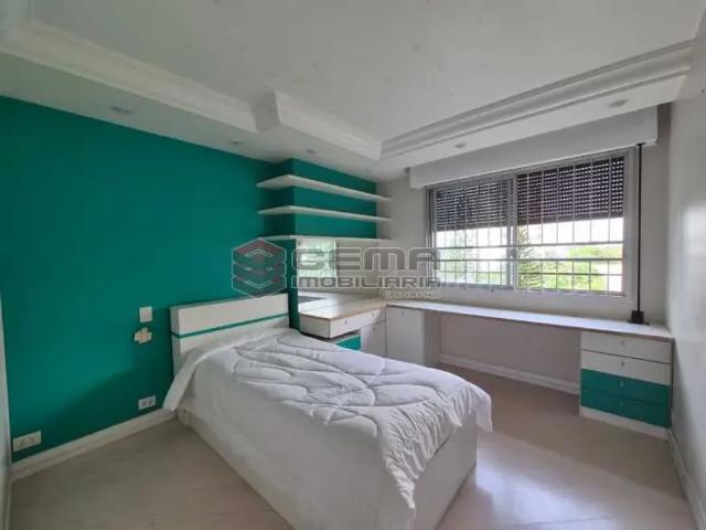 Apartamento: / Residencial / Água Fria