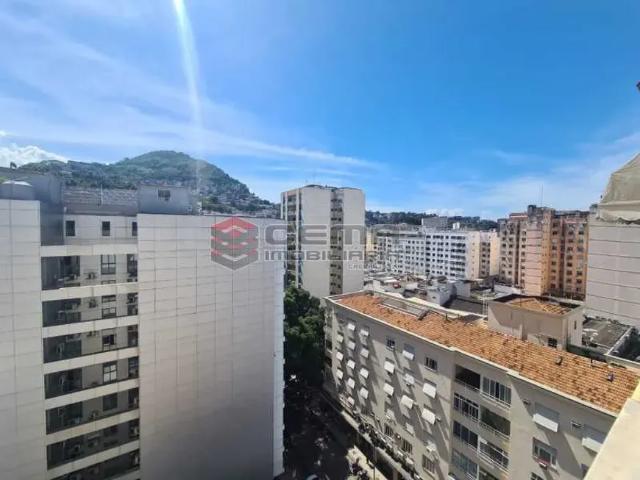 Apartamento: / Residencial / Catete