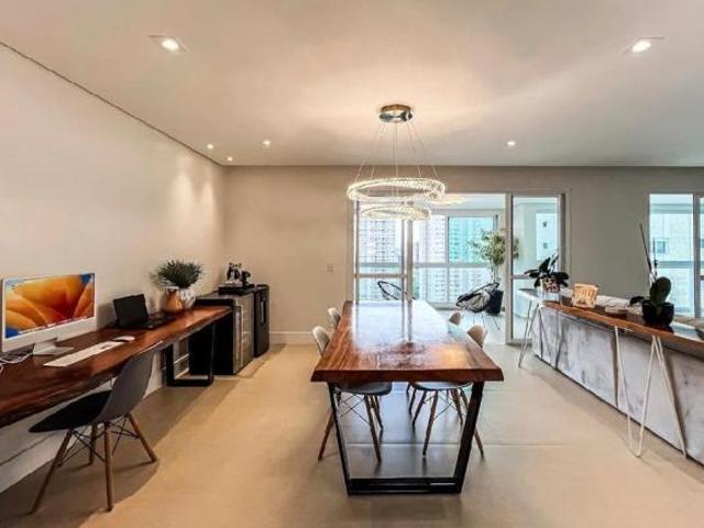 Apartamento Residencial CIC Área útil:166 m² Área Total: 269 m²