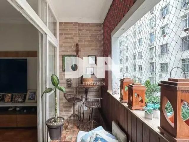 Apartamento: / Residencial / Copacabana