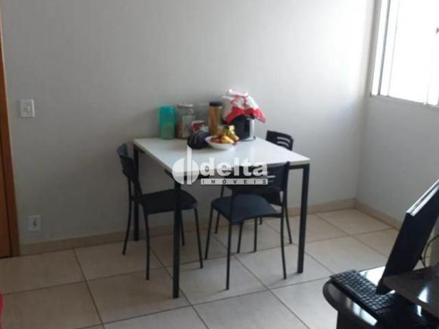 Apartamento residencial disponível para venda no bairro Jardim Holanda em Uberlândia MG