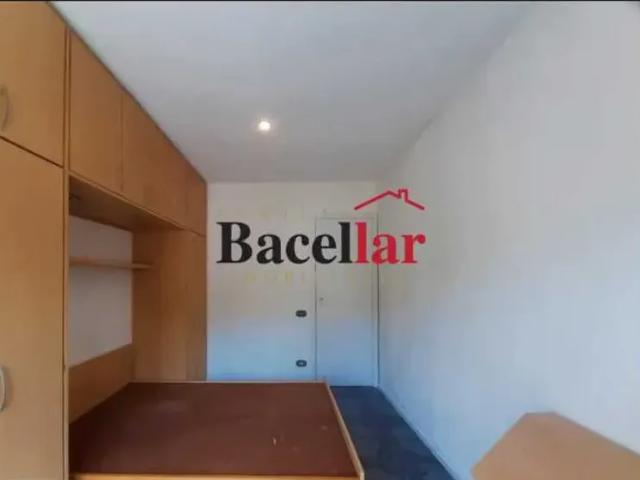 Apartamento: / Residencial / Engenho Novo