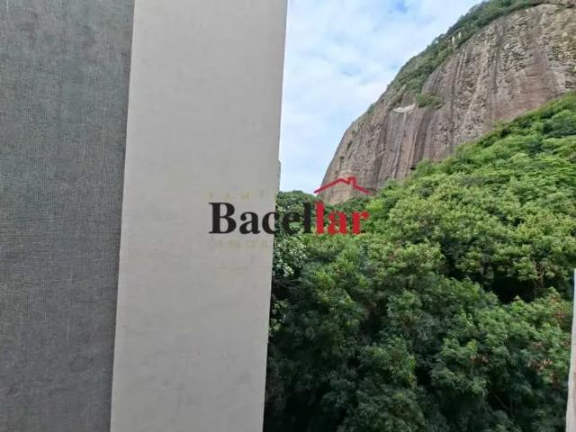 Apartamento: / Residencial / Lagoa