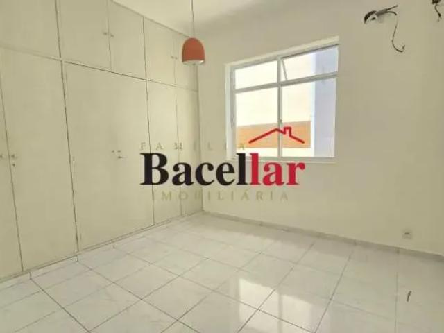 Apartamento: / Residencial / Leblon