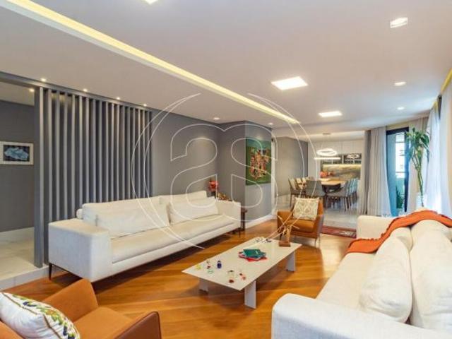 Apartamento residencial na região de Moema Pássaros, com 220m², 3 suítes e 4 dormitórios!