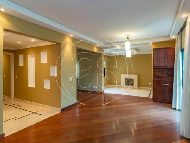 Apartamento Residencial na região de Moema Pássaros, com 4 dormitórios e 2 suítes, e 188m²!