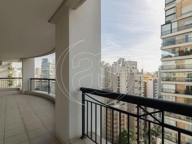 Apartamento residencial na região de Moema Pássaros, com 4 dormitórios e 3 suítes, e 310,02m²!