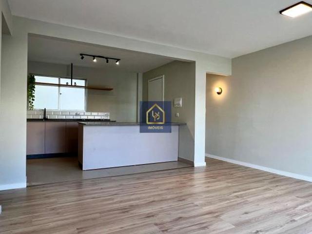 Apartamento Retrofit com 3 quartos 1 suíte à venda. São 82,34m² por R$ 689.000 no bairro Ahú em Cu