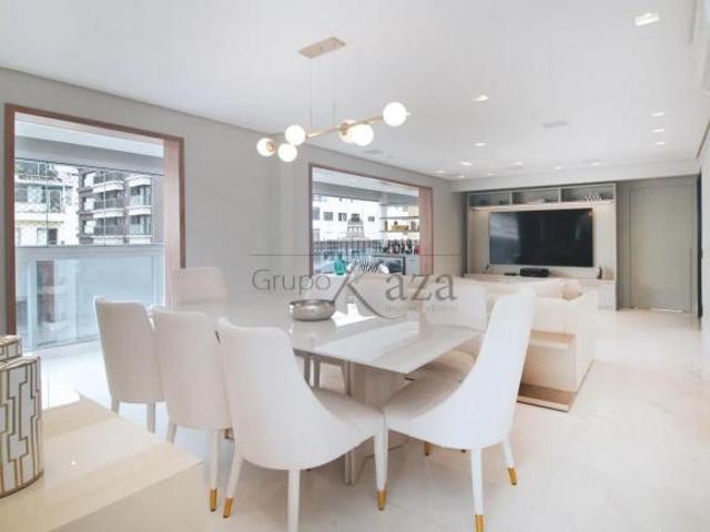 Apartamento – Santa Cecília – 3 Dormitórios – 165m²