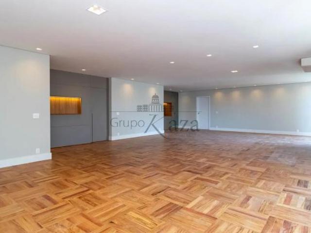 Apartamento Santa Cecília 3 Suítes 250m²