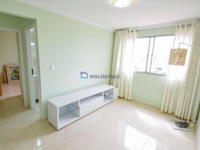 Apartamento, sala com sacada, 68m². Chacara Inglesa
