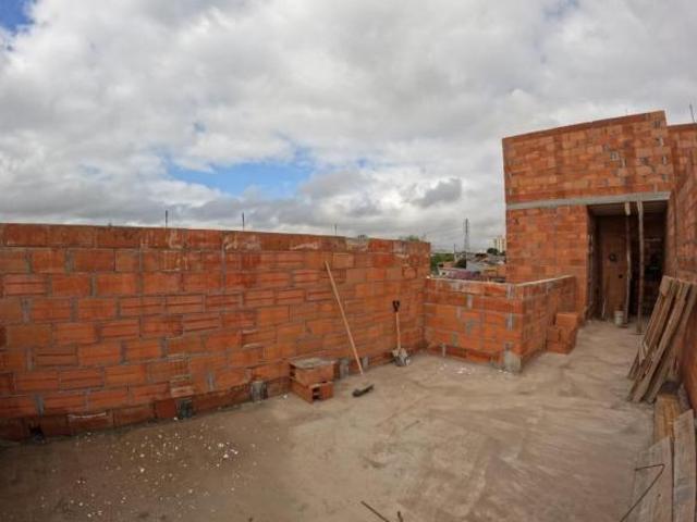 Apartamento sem condomínio com 2 dormitórios. Possui 1 vaga de garagem