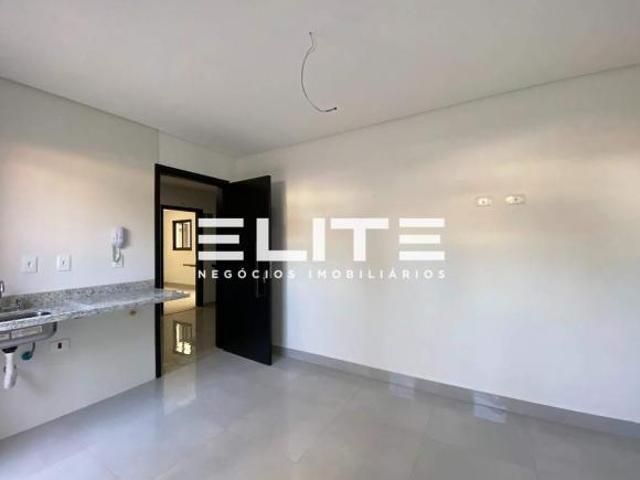 Apartamento sem condomínio com elevador no Bairro Campestre em Santo André