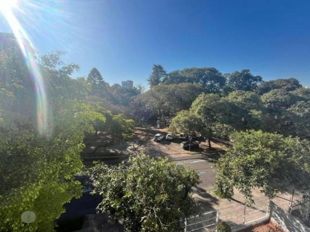 Apartamento semi mobilado de 2 dormitórios bairro Moinhos de Vento