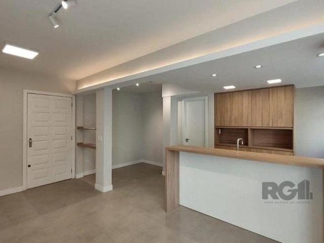 Apartamento semi mobiliado, 67m², 2 dormitórios, 1 vaga no bairro Petrópolis