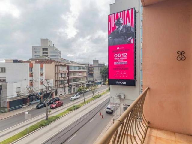 Apartamento semi mobiliado 2 dormitórios bairro Petrópolis