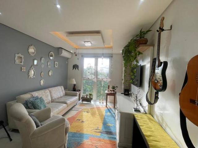 Apartamento semi mobiliado, 2 dormitórios, sala estar jantar com vista, 68m2, vaga de estacionamento