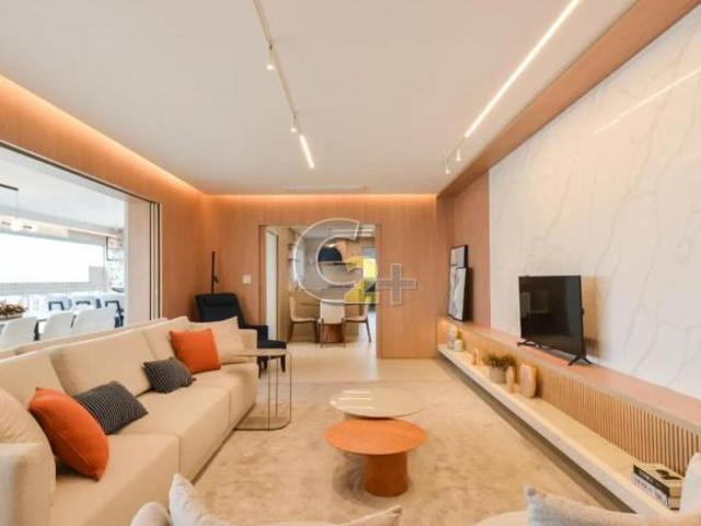 Apartamento semi mobiliado à venda na Vila Mariana com 3 suítes e 4 vagas