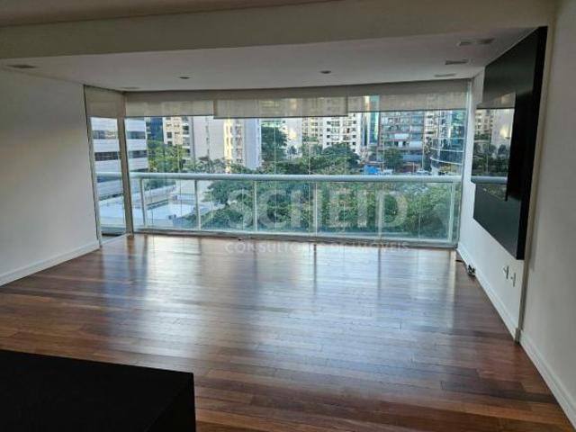Apartamento semi mobiliado à Venda no Itaim Bibi com 93m², 1 dormitório suíte e 2 vagas