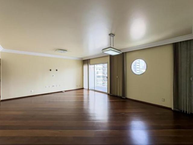 Apartamento semi mobiliado a venda com 142m² de área útil, sendo 3 dormitórios