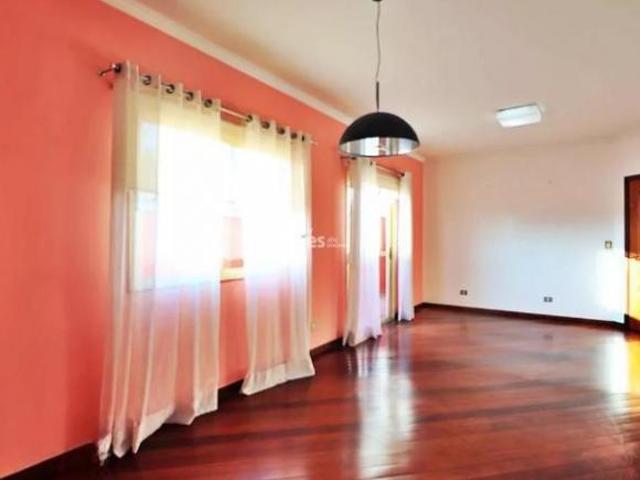 Apartamento semi mobiliado a venda com 150m² de área útil, sendo 3 dormitórios