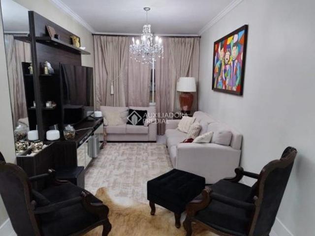 APARTAMENTO SEMI MOBILIADO À VENDA COM 3 QUARTOS, MEDINDO 106M² EM POA