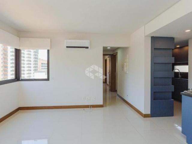 Apartamento semi mobiliado, andar alto de frente e ensolarado!