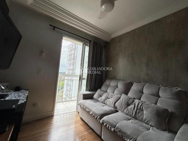 Apartamento semi mobiliado com 3 dormitórios