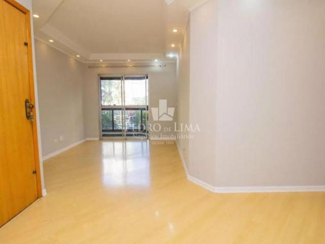 Apartamento semi mobiliado com 3 quartos sendo um deles suíte no Tatuapé