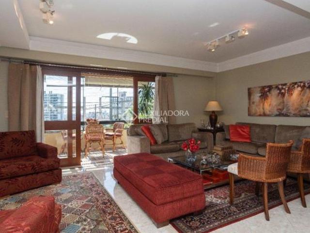Apartamento semi mobiliado com 3 quartos, 1 suíte, 192m² no Petrópolis