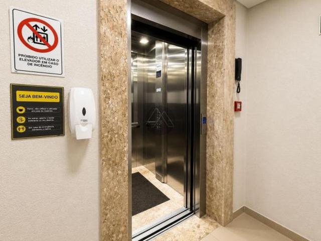 Apartamento Semi Mobiliado com 3 Quartos 1 Suíte e Elevador no Centro