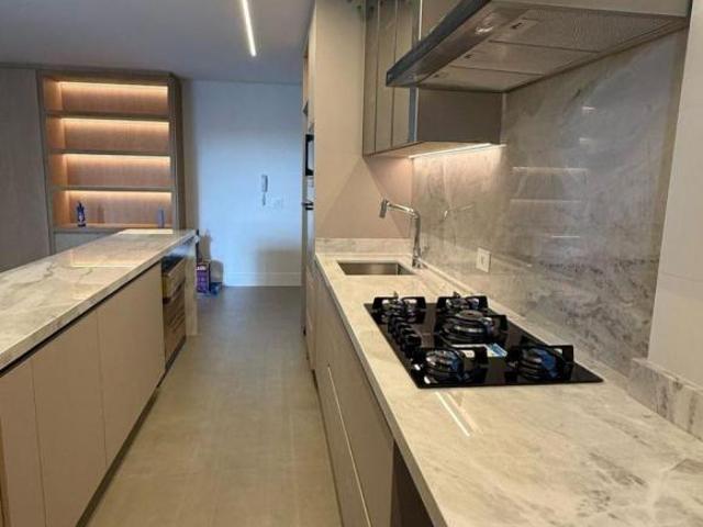 Apartamento semi mobiliado com 3 quartos, 1 vaga + depósito