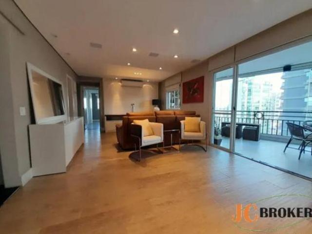 Apartamento semi mobiliado com 127m² de área útil, 3 dormitórios sendo 1 suíte, 2 vagas