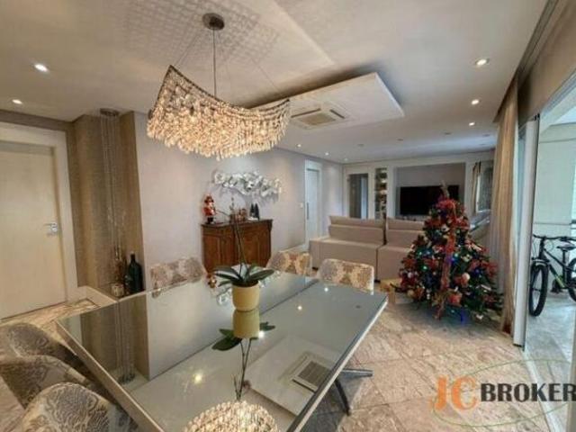 Apartamento semi mobiliado com 137m² de área útil, 2 suítes, 3 vagas