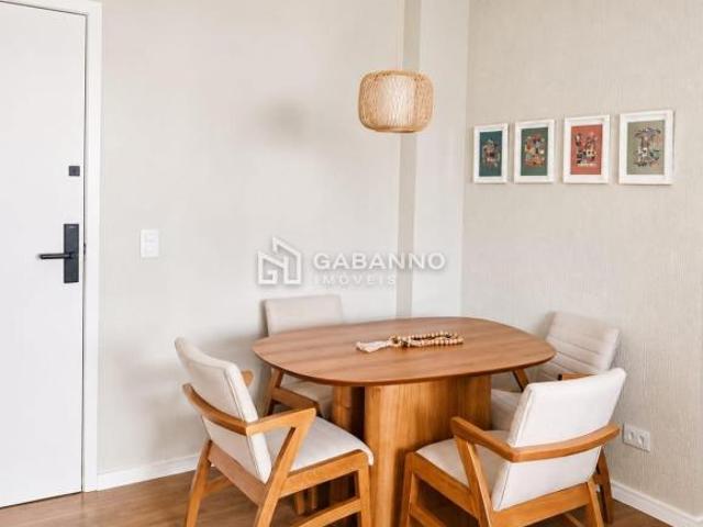 APARTAMENTO SEMI MOBILIADO COM 2 DORMITÓRIOS A VEN