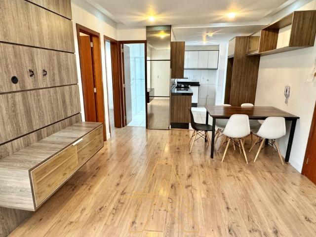 Apartamento Semi Mobiliado com 2 Dormitórios Próximo ao Centro