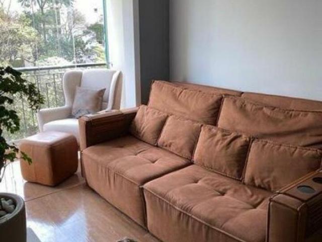 Apartamento semi mobiliado com 57m² de área útil, 2 dormitórios sendo 1 suíte, 1 vaga