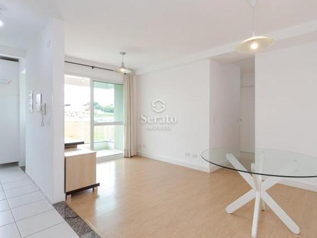 Apartamento semi mobiliado com sacada ampla no Boa