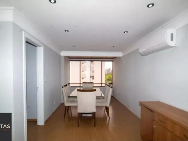 Apartamento semi mobiliado com sacada, churrasqueira e 1 vaga de garagem no bai